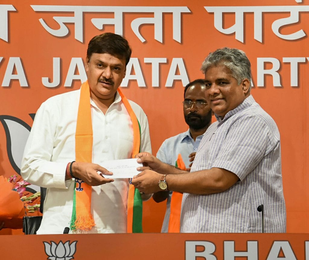 Nagar, Sanjay Seth join BJP after quitting SP - The Federal