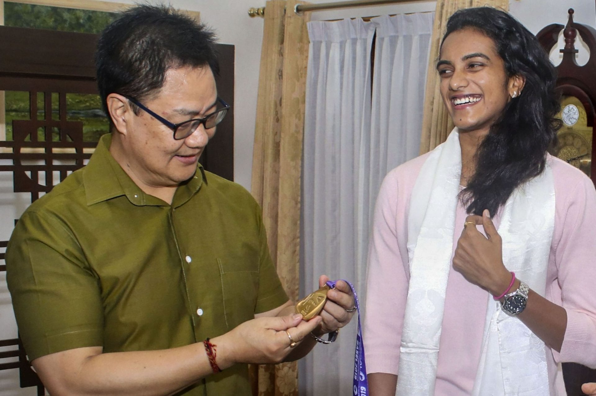 World champion Sindhu returns home to hero's welcome - The Federal