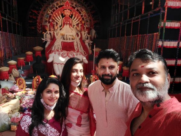 TMC MP Nusrat Jahan dances to traditional dhakis on Durga Puja Maha ...