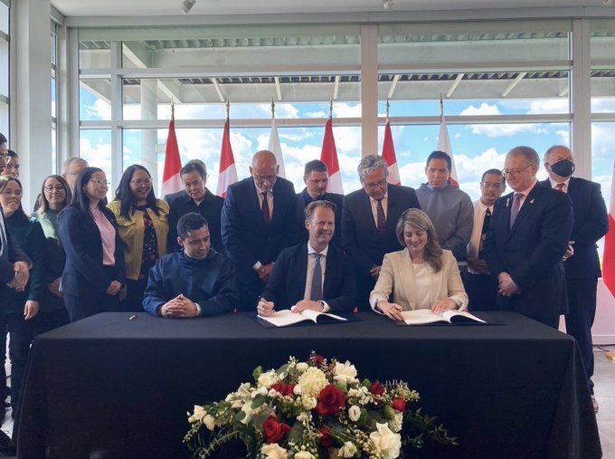 Denmark, Canada end 50-year 'war', share the booty — a 1.2 sq km island