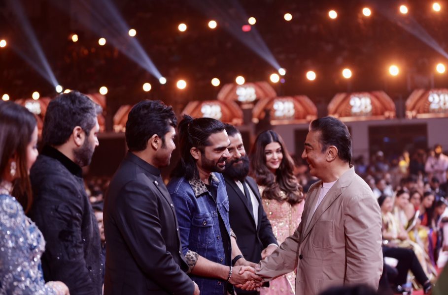 PS-2 trailer: Stars shower 'magician' Mani Ratnam with accolades | PS-2 trailer launched at star ...