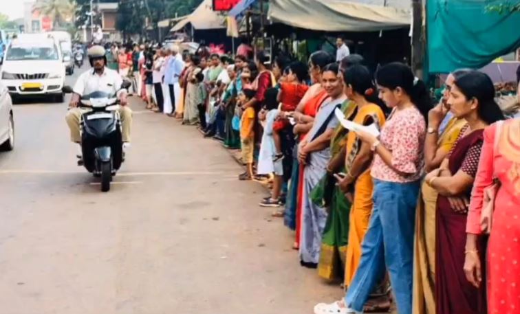 Kerala: DYFI organises massive 651-km human chain protest against Centre
