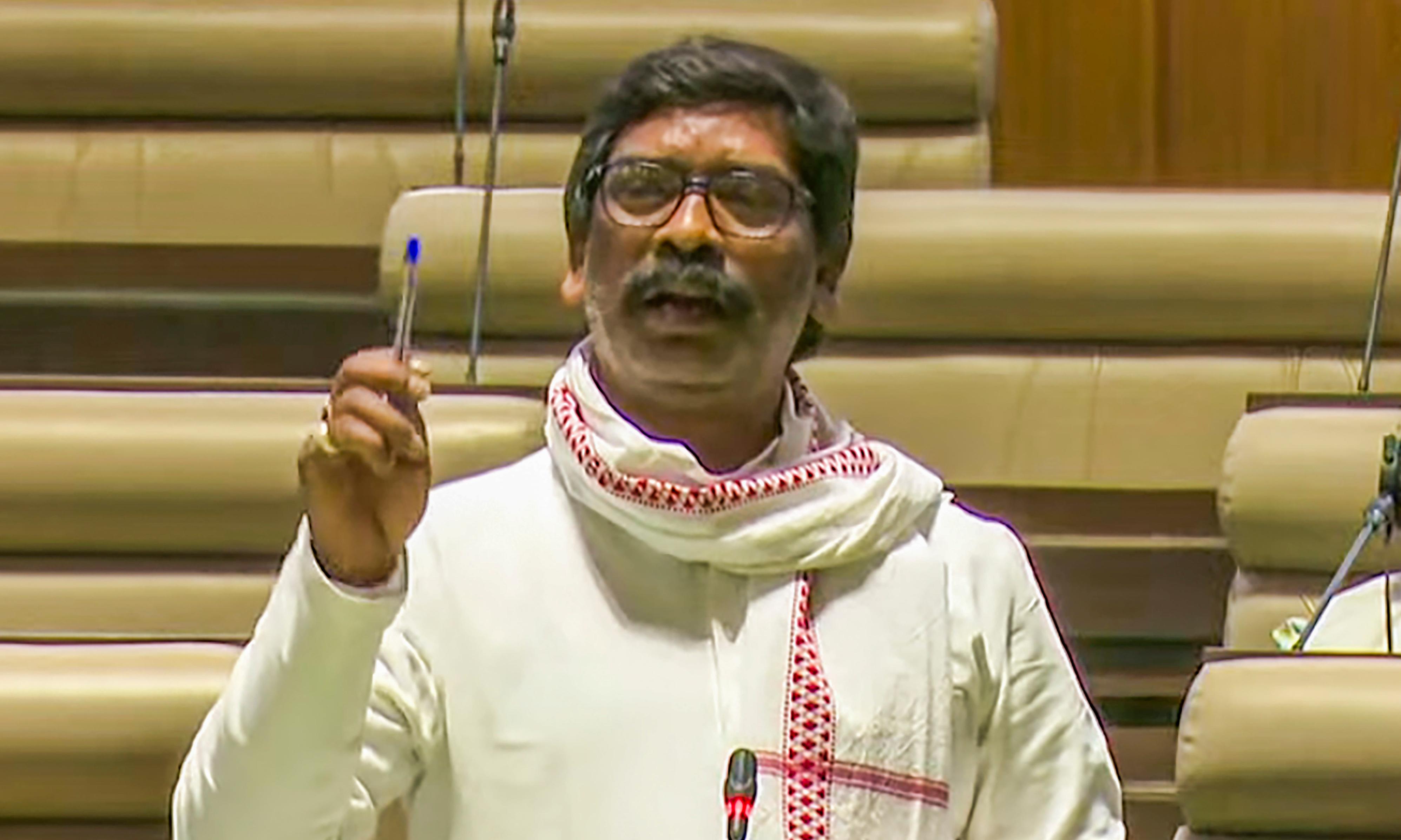 Amid talk of Champai’s switch, Hemant accuses BJP of poaching MLAs