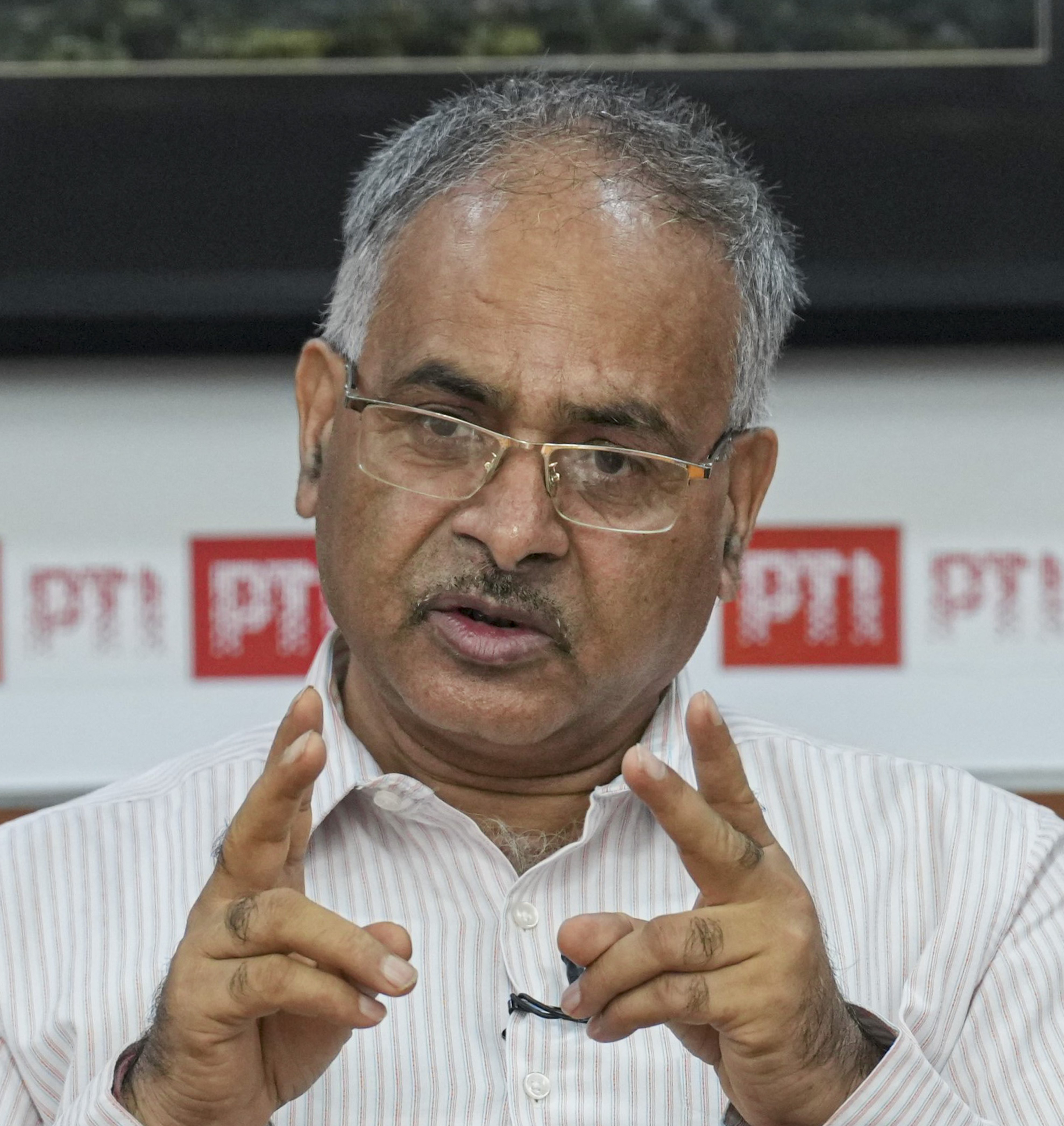 Parents' fascination with English-medium schools 'no less than suicide ...