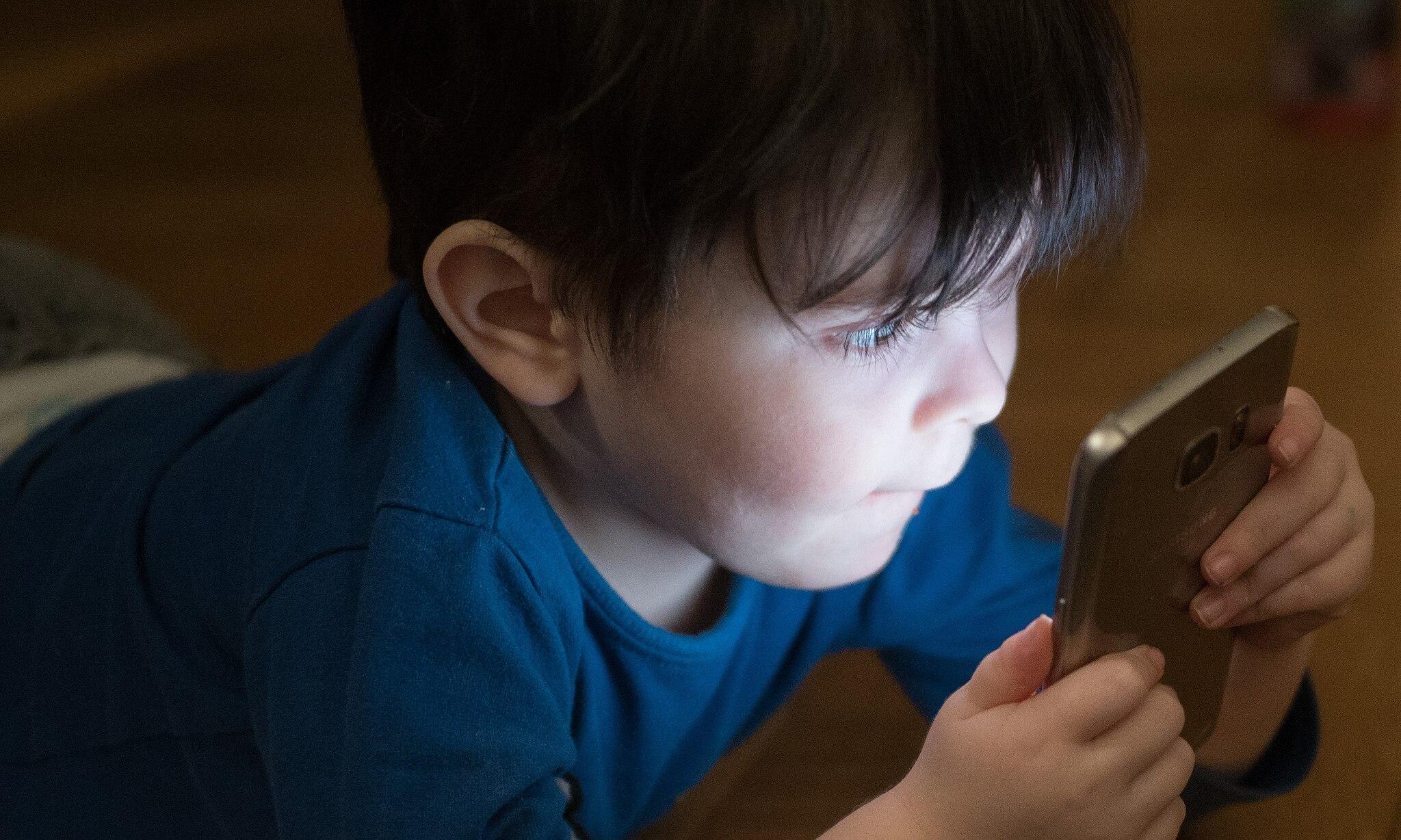 Children soothed with digital devices could have anger issues in future ...
