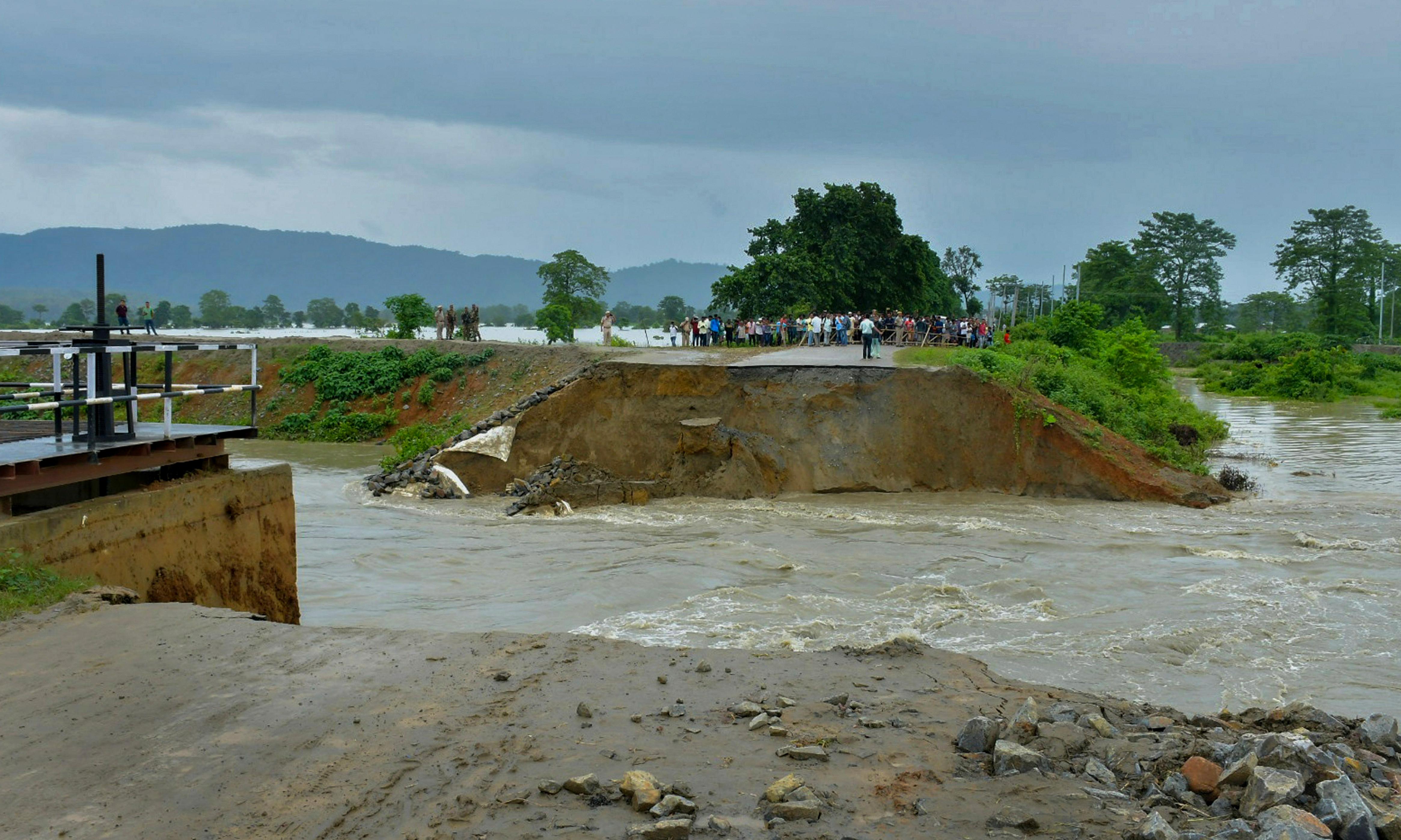 Assam floods: 24 lakh people affected in 29 districts, Brahmaputra ...