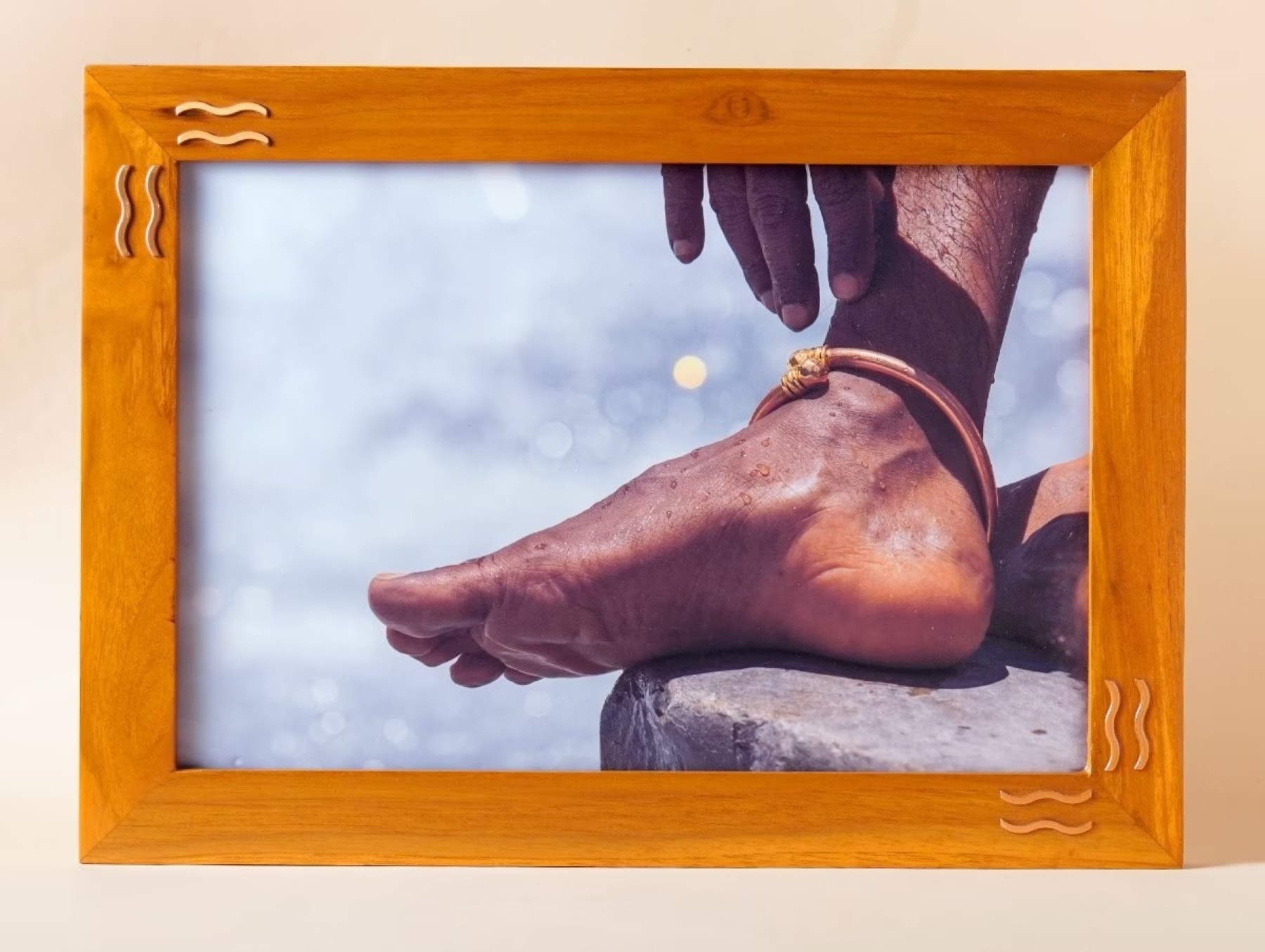‘Sadhguru Padam Photo’: Enlightenment is in the eye of the foot-holder