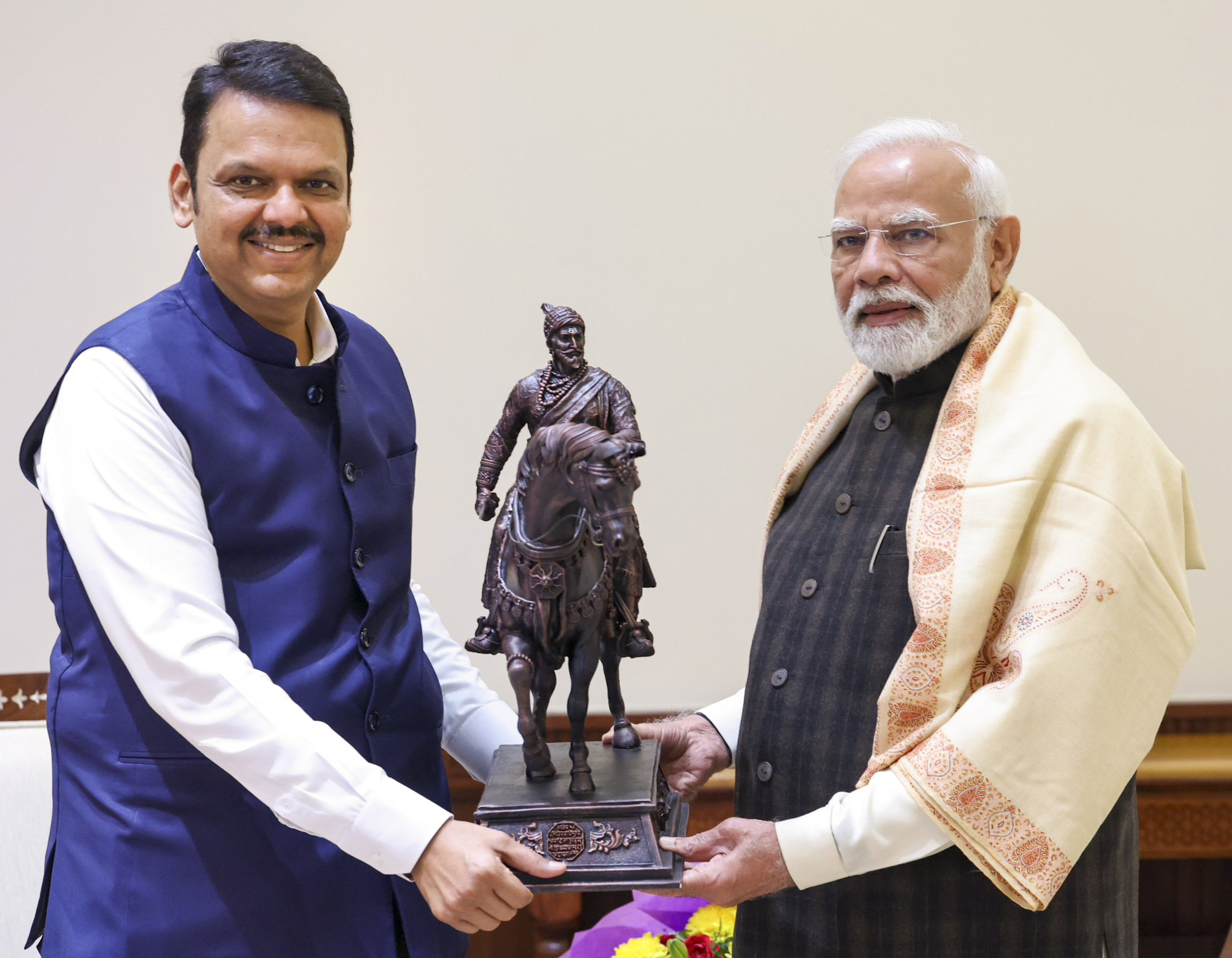 Fadnavis meets Modi amid deadlock over cabinet portfolios