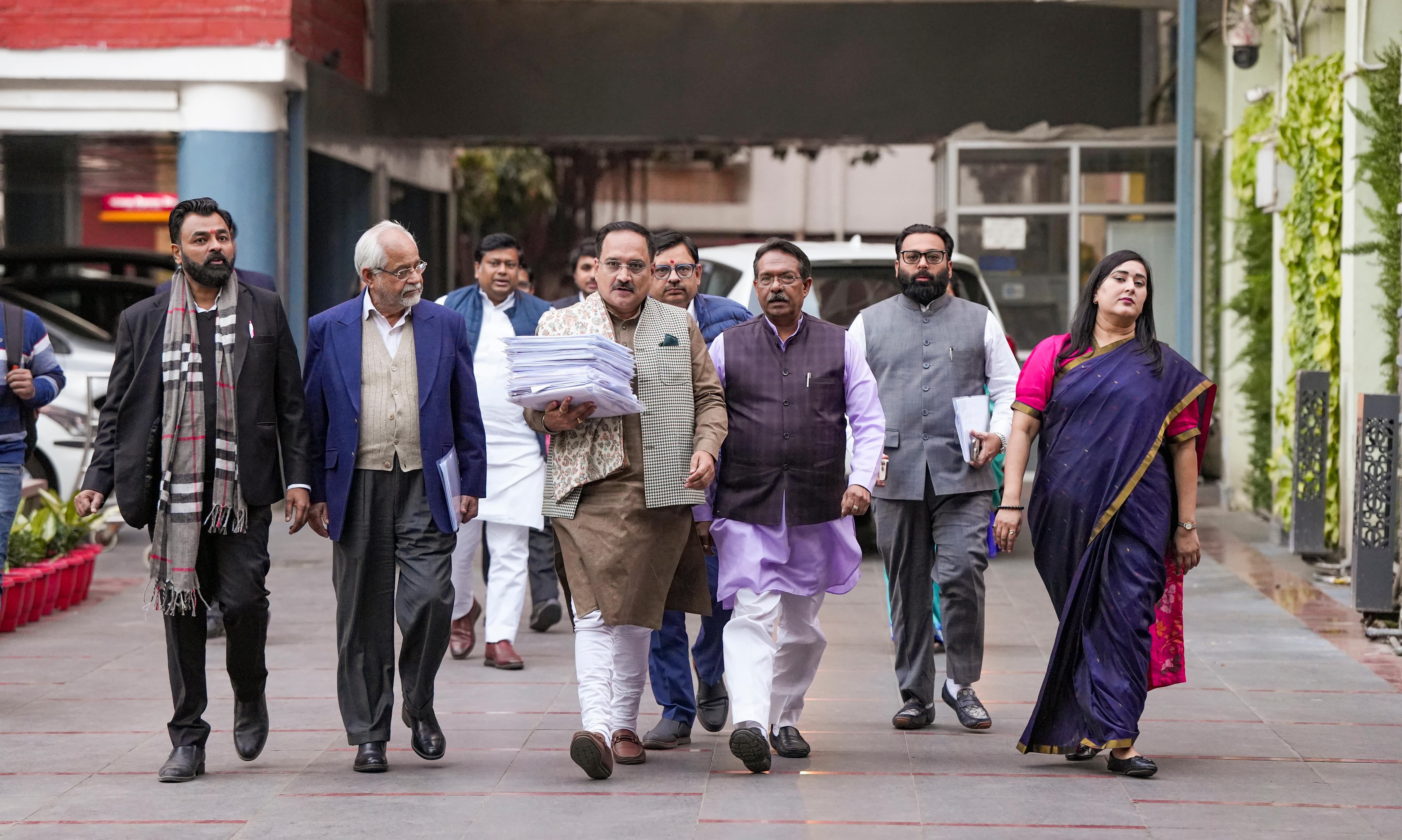 Election Commission meets representatives of Delhi's political parties