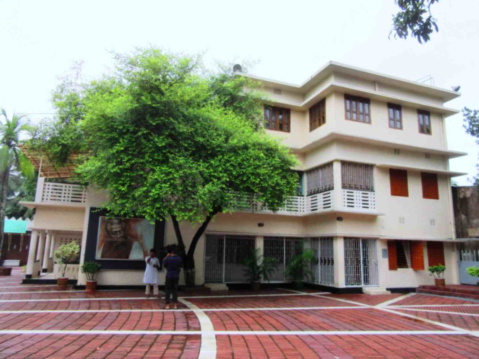 Bangladesh protesters demolish Sheikh Mujibur Rahman’s house, target ...