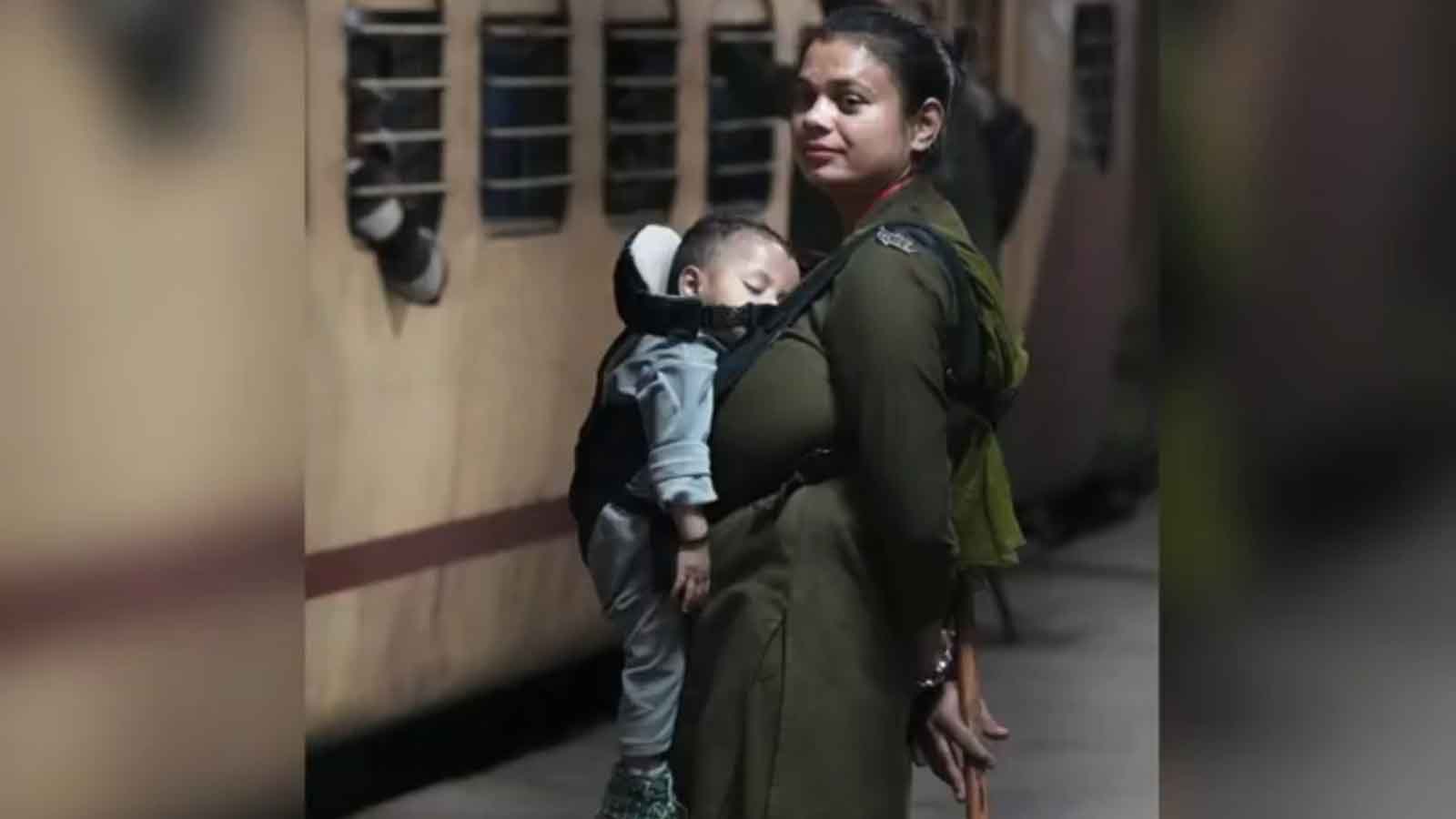 Female RPF officer patrols Delhi railway station with baton in hand ...