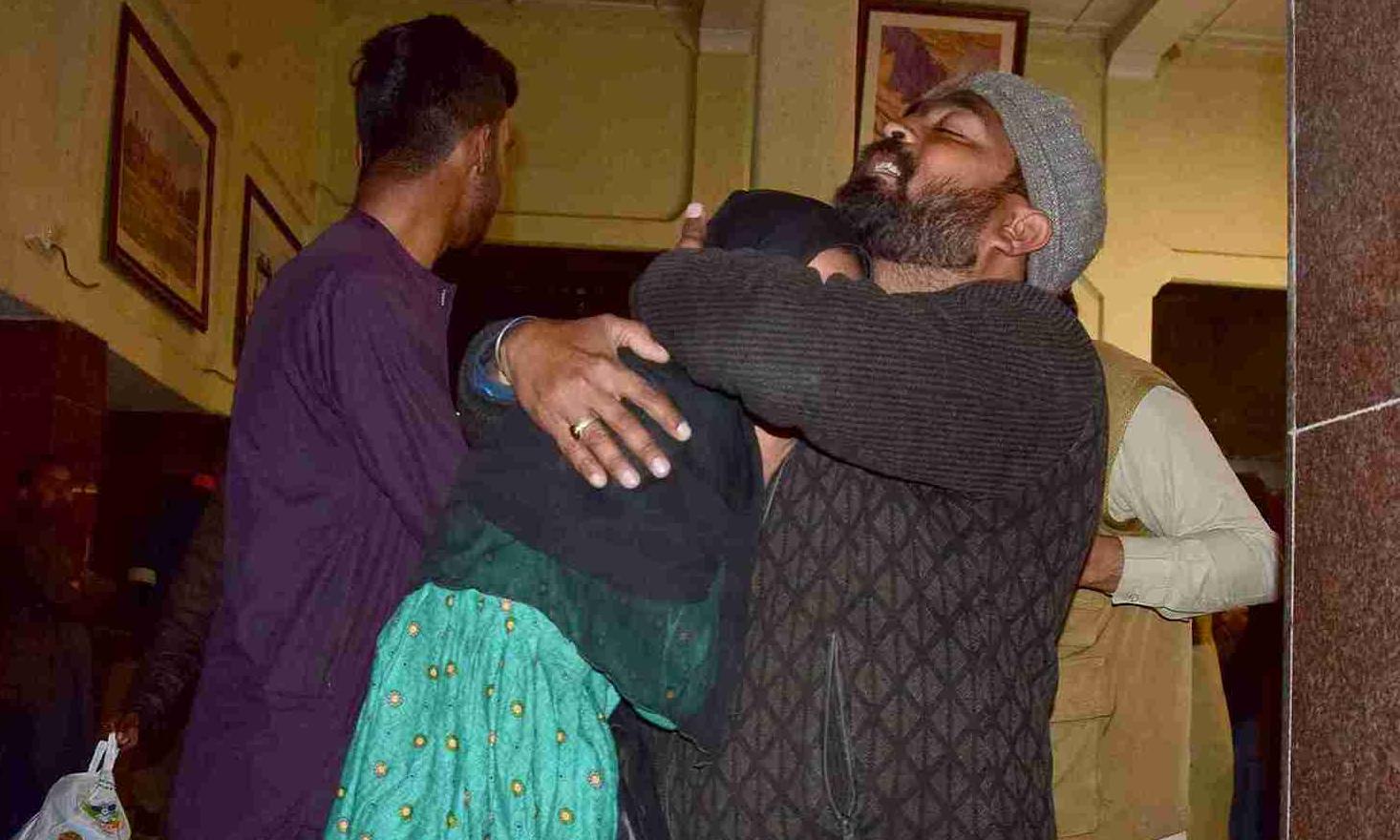 Pakistan train hijack: 21 passengers dead; Army says all 33 militants ...