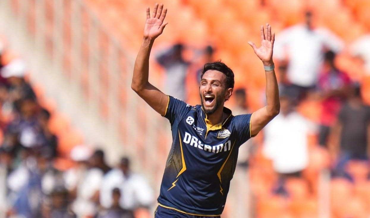 Prasidh Krishna takes 4 wickets; DC post 203/8