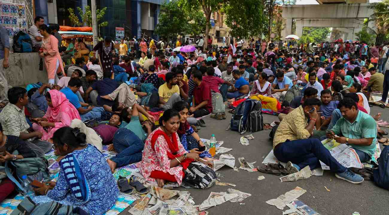 Bengal: Protesting teachers allow gheraoed SSC chief to leave office ...