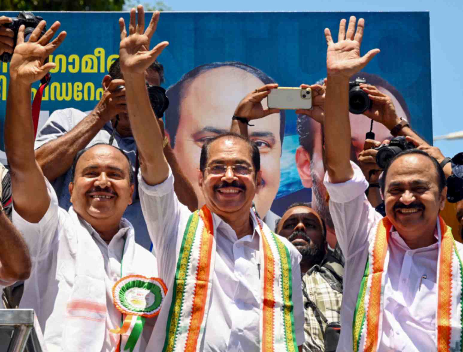 Congress under fire, attempts to deflect heat over Mamkoottathil scandal