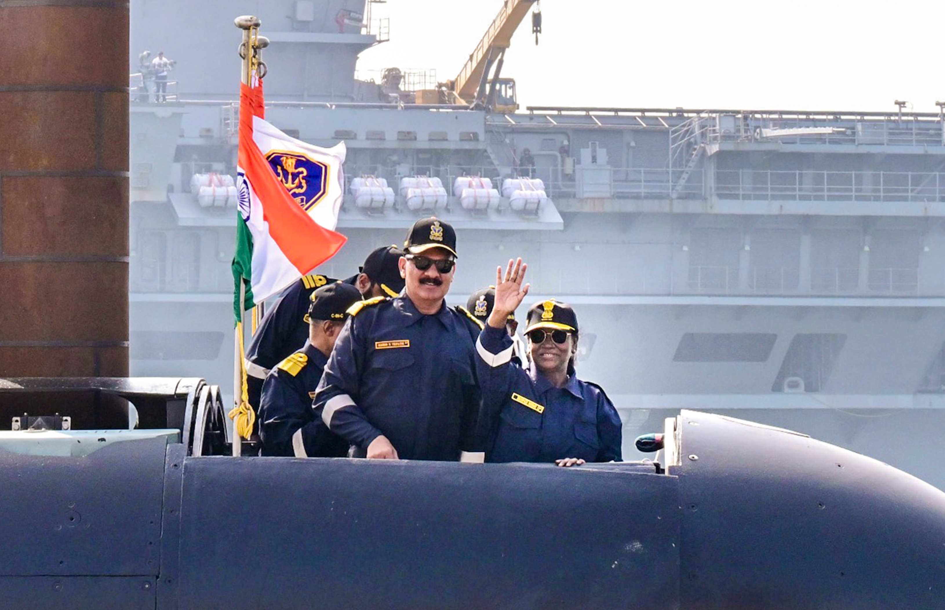 Droupadi Murmu embarks on INS Vaghseer, becomes second president to ...