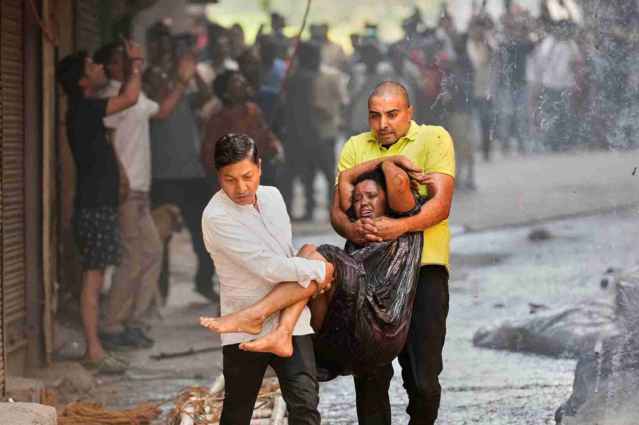 Delhi fire: Locals risked lives to smash windows, save leaping people ...